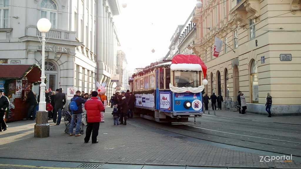 Veseli božićni tramvaj uveličat će i ovogodišnji Advent u Zagrebu | Ovo zabavno prometalo vozit ...
