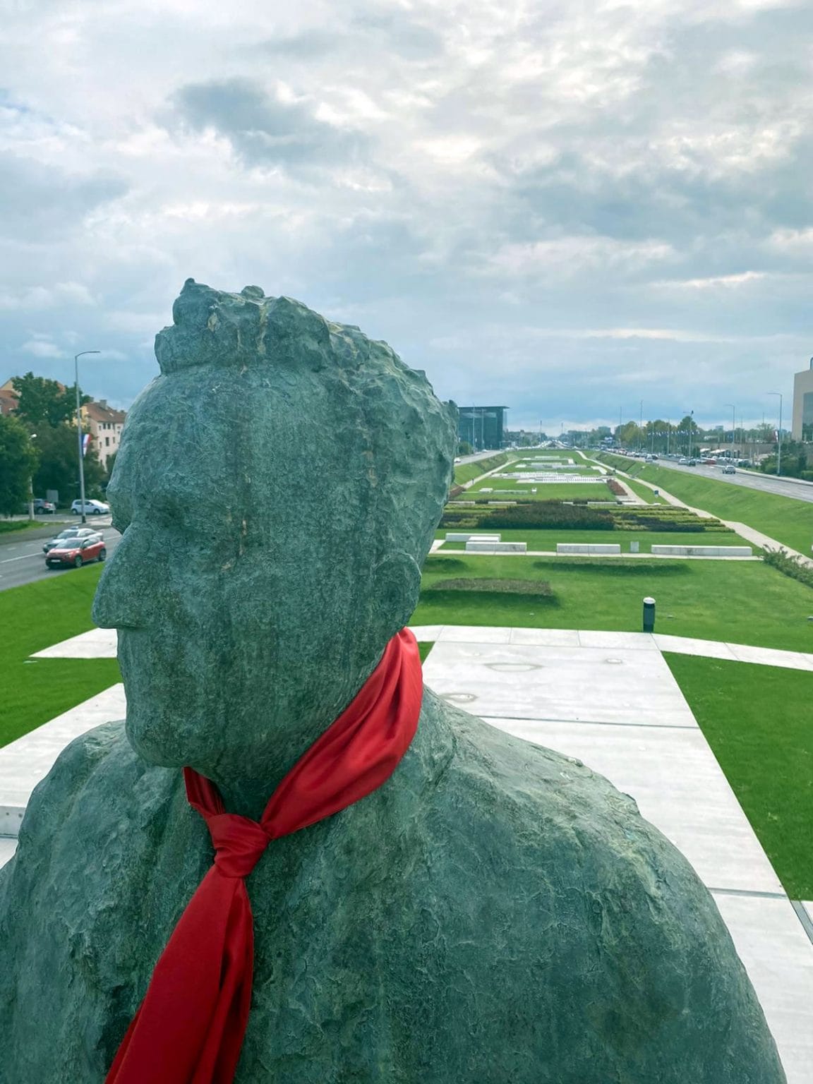 Dan kravate 2020 obilježen vezivanjem kravata na zagrebačke spomenike