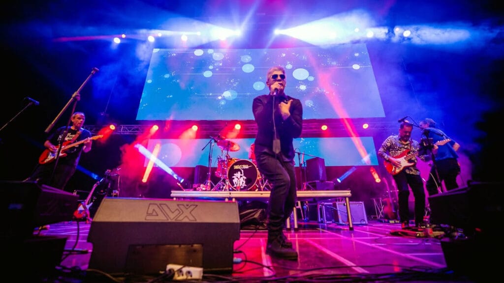 Daleka obala neponovljivom koncertnom energijom i pjesmom u Domu ...